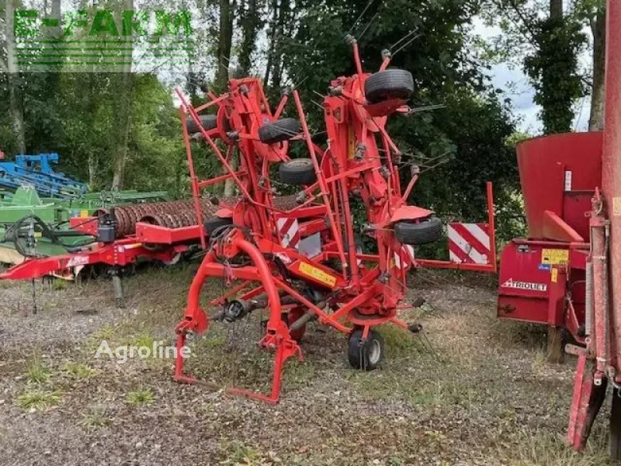 Kuhn gf8702 prevrtač sena