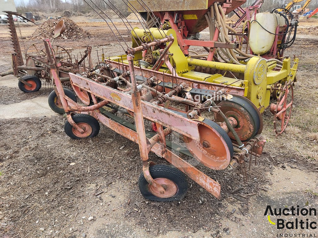 Prodaje se Hay tedder - rake viljuške za okrugle bale na aukciji