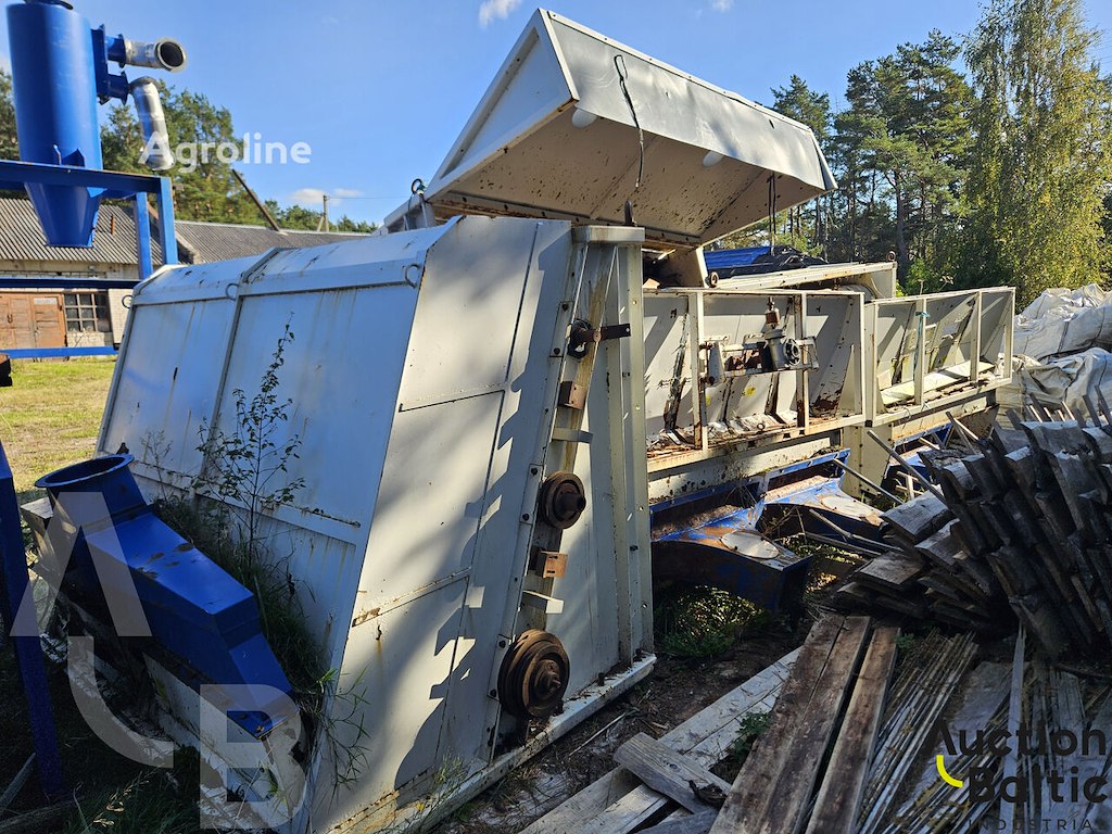 Prodaje se 3 units hay bale crushers viljuške za okrugle bale na aukciji