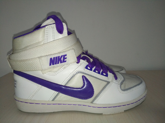 Nike decije duboke patike br 37,5 ( 23,5 cm)