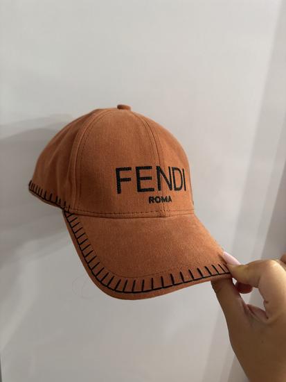 Fendi kacket nov