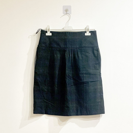 082. Mango zimska suknja sa dugmicima i postavom