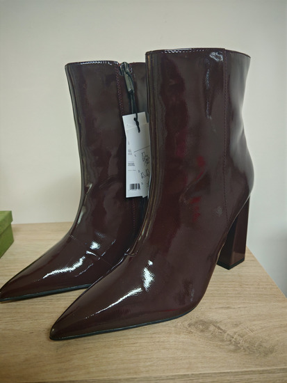 Nine West nove burgundy lakovane cizme