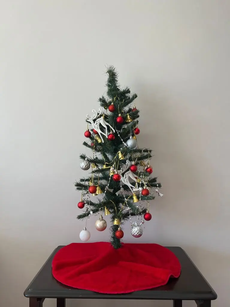 Aberto Design Tepih za novogodišnju jelku Pelush Christmas, 50x50 cm, Crveni