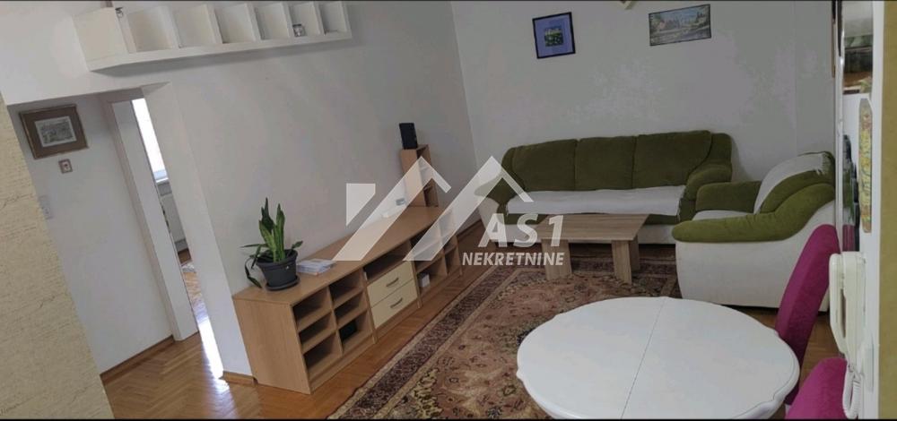 IZDAJE SE TROSOBAN STAN U CENTRU-pet friendly ID#4770 600 €