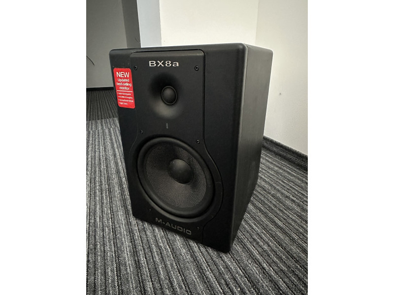M-Audio BX8a Deluxe