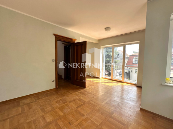 Reprezentativna kuća na 4 etaže – Savski venac, 250 m²