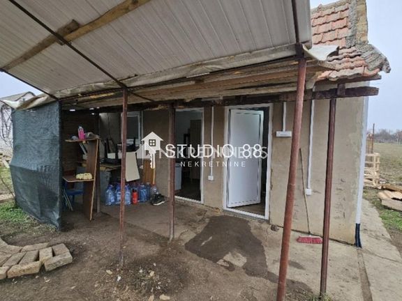 Zrenjanin, Aradac, Kuća, 28m2, 7000 EUR