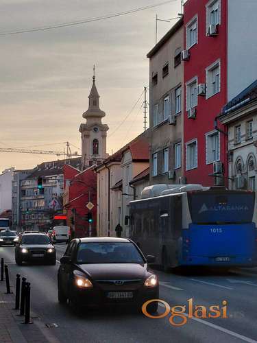 ODLIČAN ULIČNI LOKAL U CENTRU GRADA. ULICA JOVANA SUBOTIĆA,94m2 KIRIJA 400euraUSELJIV ODMAH !