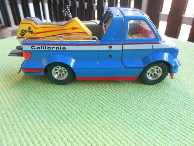 Burago Van California - 1:24 - iz `80ih