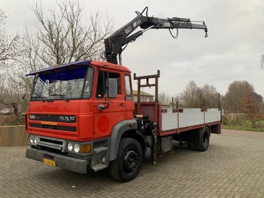 DAF 2300 4X2 - HIAB 140 CRANE TRUCK kamion s ravnom platformom