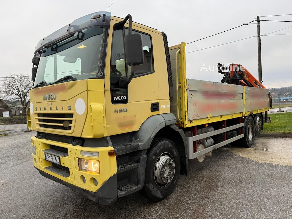 IVECO Stralis 260E43 kamion s ravnom platformom