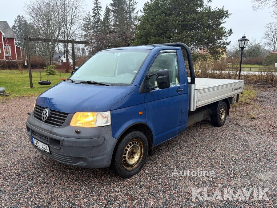 Prodaje se Volkswagen Transporter kamion s ravnom platformom < 3.5t na aukciji