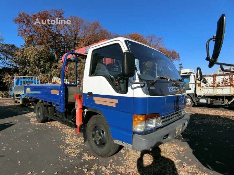 Isuzu ELF kamion s ravnom platformom < 3.5t