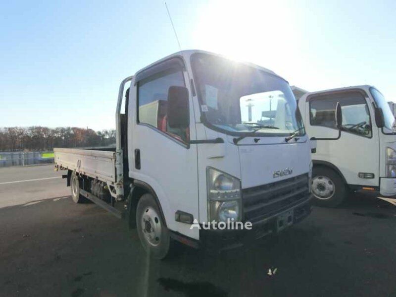 Isuzu ELF kamion s ravnom platformom < 3.5t