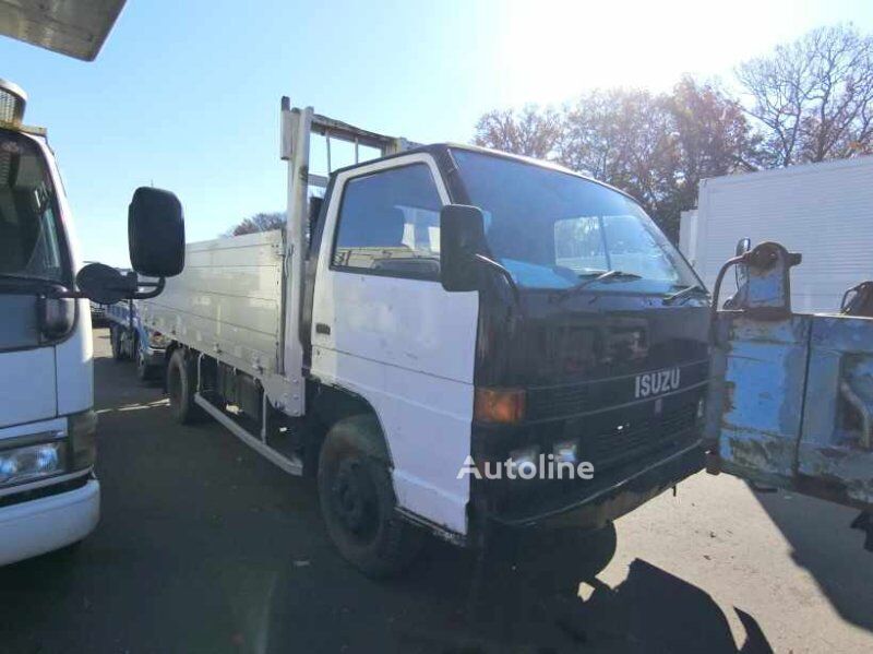 Isuzu ELF kamion s ravnom platformom < 3.5t