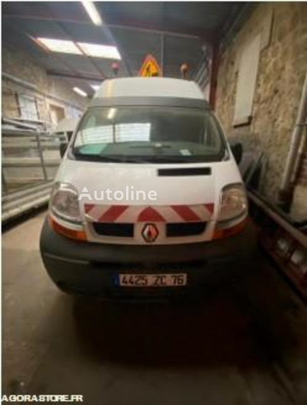 Prodaje se Renault TRAFIC minibus furgon na aukciji