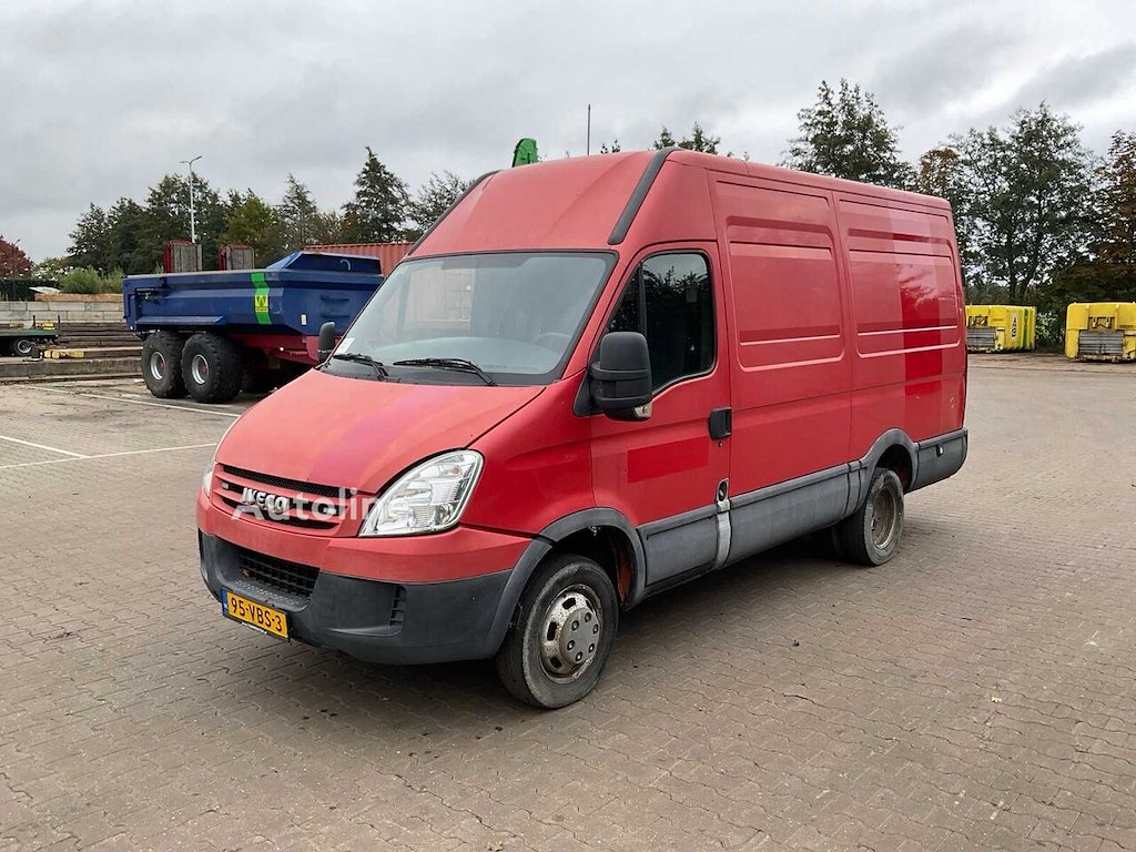 Prodaje se IVECO Daily 3.0 40C minibus furgon na aukciji