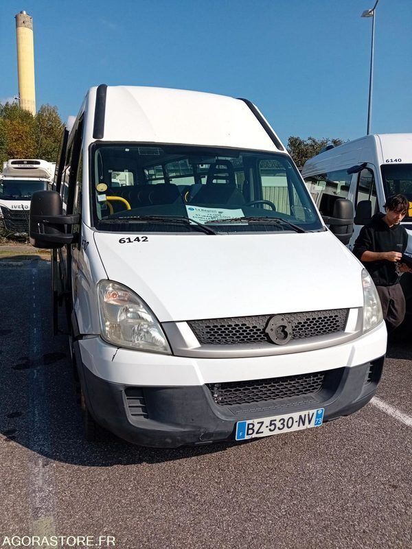 Prodaje se IVECO 50C17 putnički minibus na aukciji