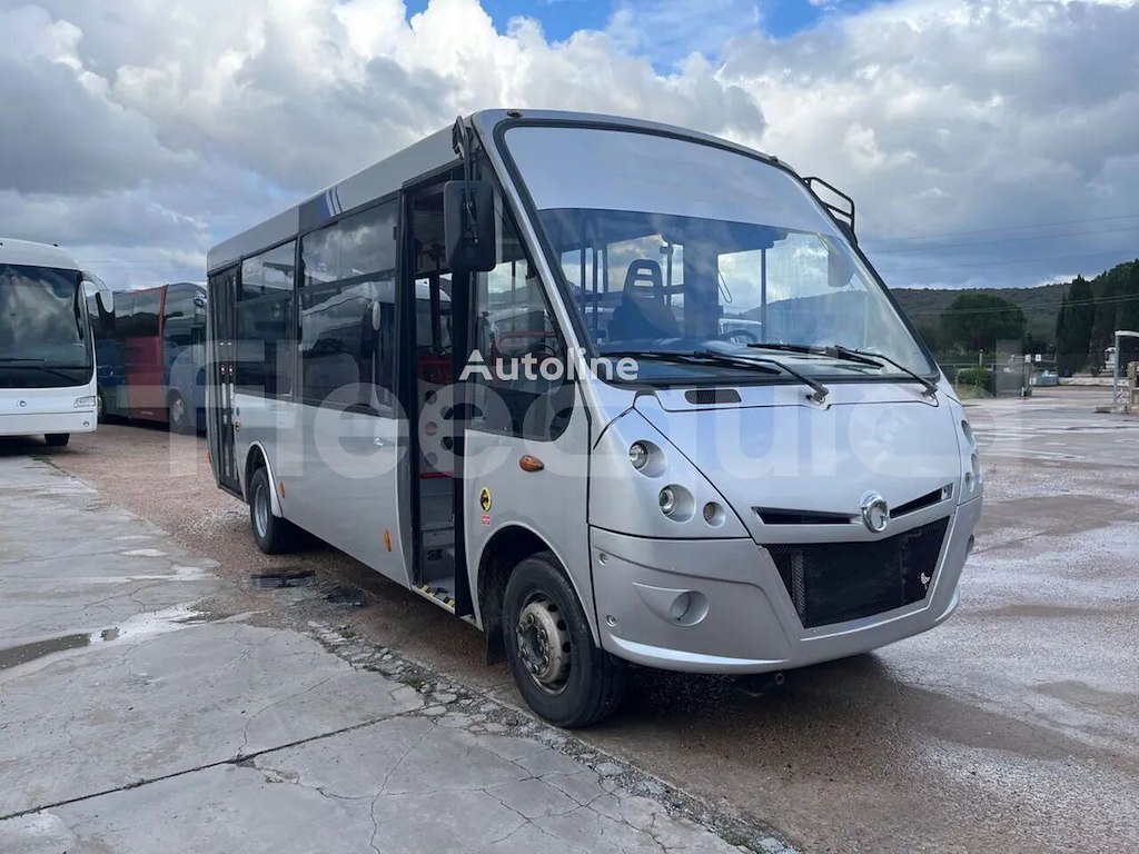 Prodaje se IVECO Cacciamali putnički minibus na aukciji