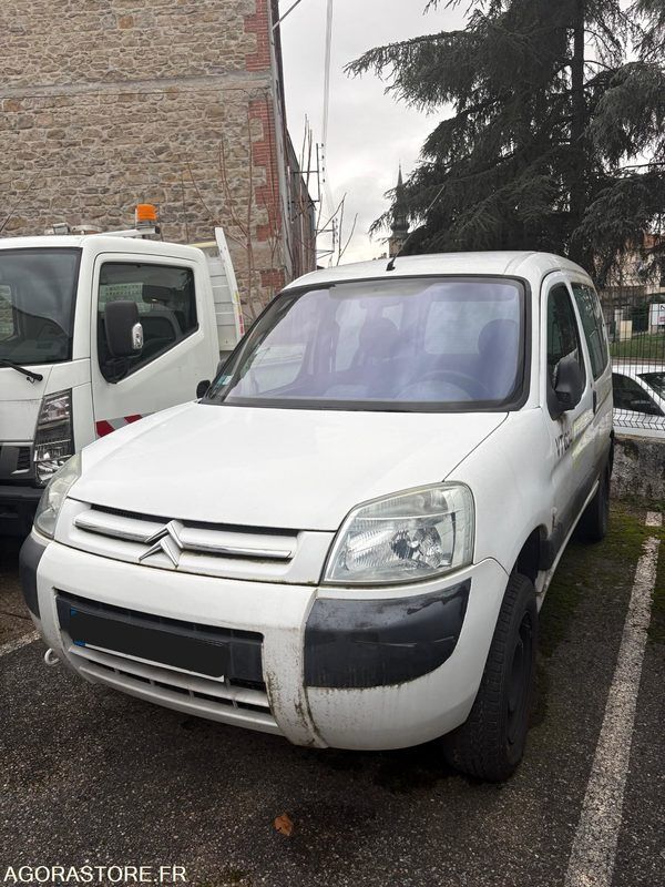 Prodaje se Citroen BERLINGO laki furgon na aukciji