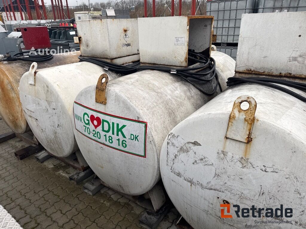 Prodaje se ROUG 2700ltr. Tank m. Pumpe rezervoar za skladistenje goriva na aukciji