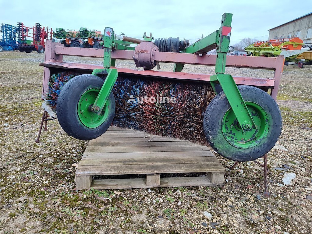FD Shchitka komunalna z pryvodom četka za čišćenje ulica