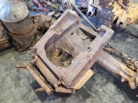 Front Axle Support Frame Bolster Carraro C, D Series 655c, 655d Front Axle Support Frame Bolster E7nn3a04 E7NN3A042CD za Ford C, D Series 655c, 655d automobila
