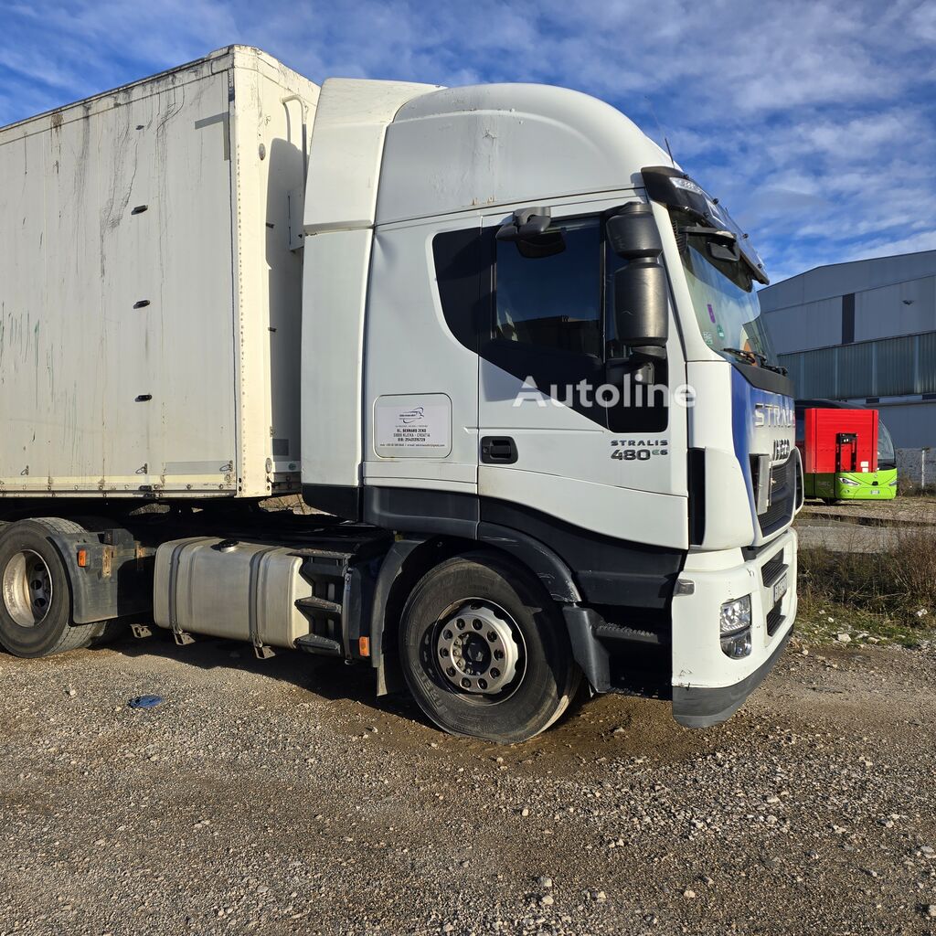 IVECO Stralis 480 tegljač + poluprikolica sa pokretnim podom