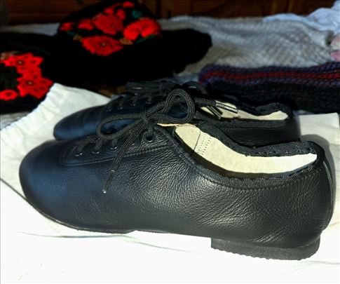 Cipele za folklor, dzezerice