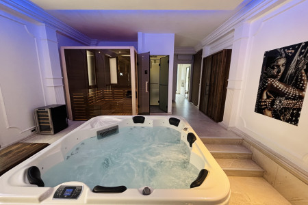 Onyx Grand Spa Suite