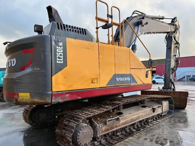 Volvo EC 250ENL bager guseničar