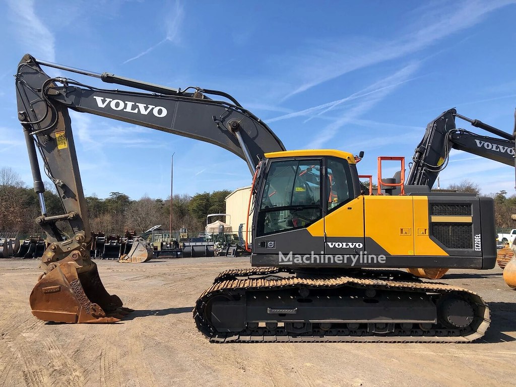 Volvo EC 220 bager guseničar