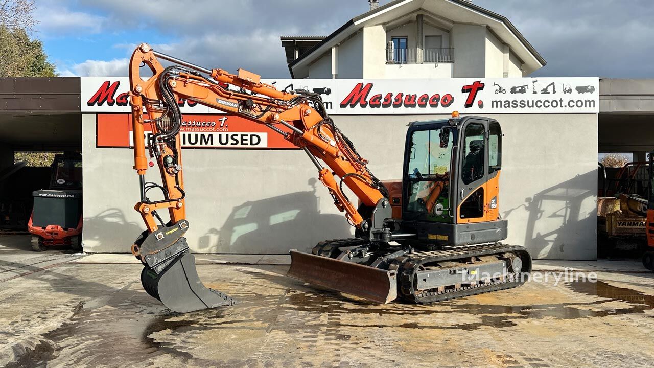 Doosan DX85R-3 midi bager