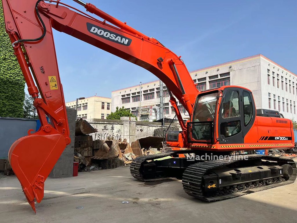 Doosan DX300 bager guseničar
