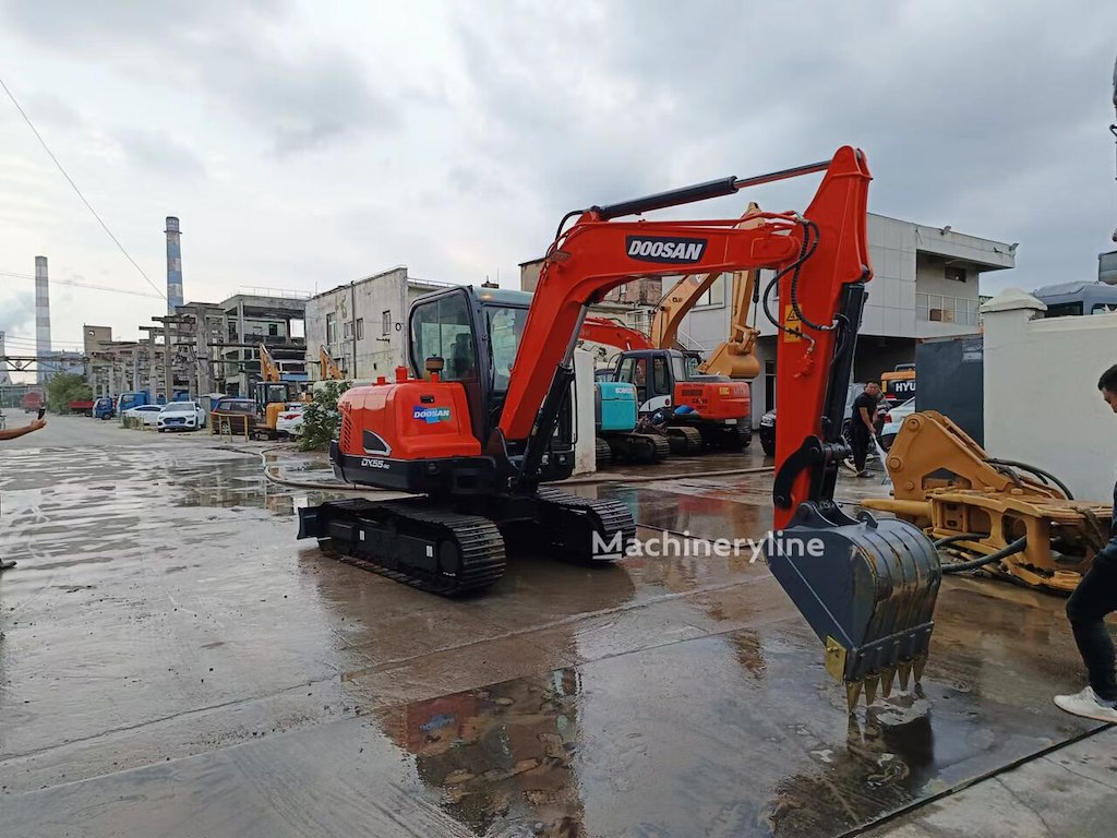 Doosan DX55 bager guseničar