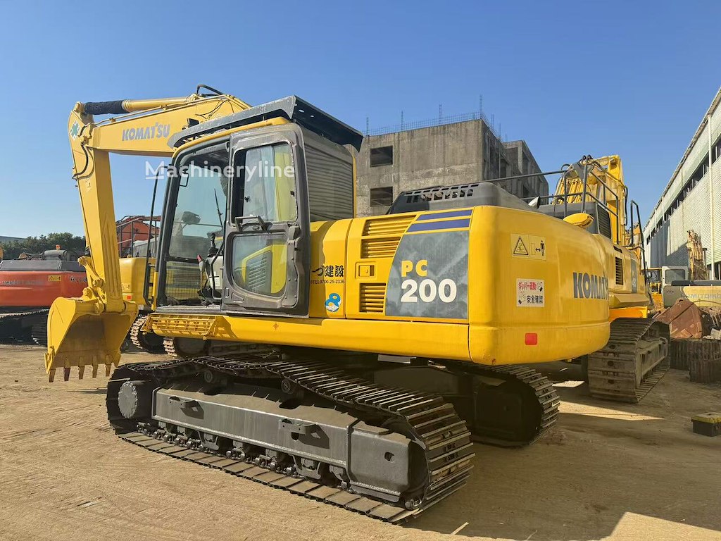 Komatsu PC200-8 bager guseničar