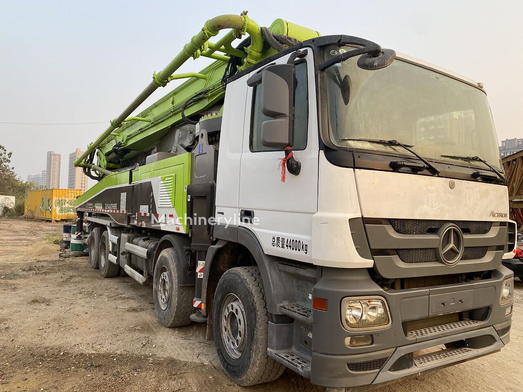 Zoomlion ZLJ5440THBBE na šasiji Mercedes-Benz ZLJ5440THBBE pumpa za beton