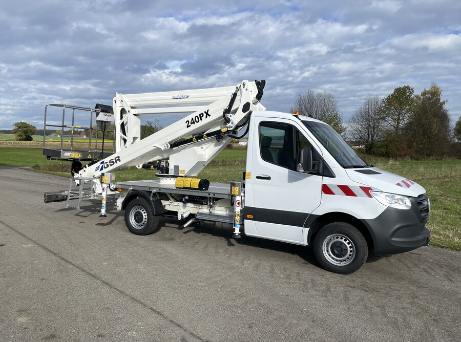 Nova Mercedes-Benz auto dizalica s korpom
