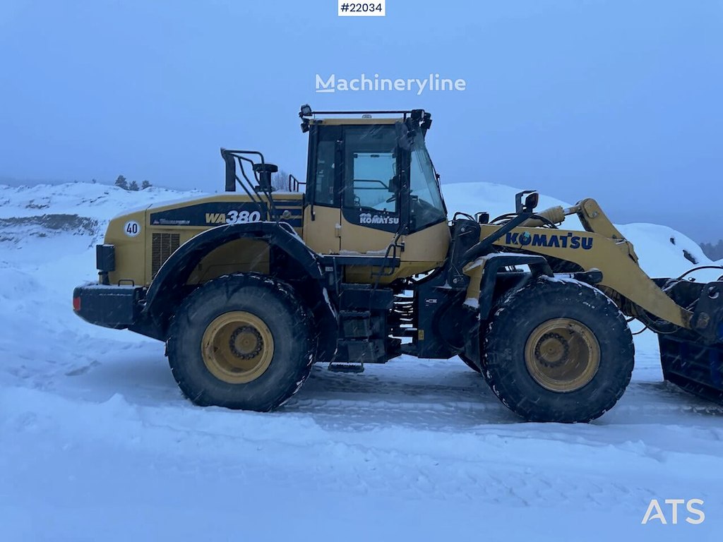 Komatsu WA380-7 hjullaster m/ skuffe, vekt, sommer- og vinterdekk. SE VI prednji utovarivač