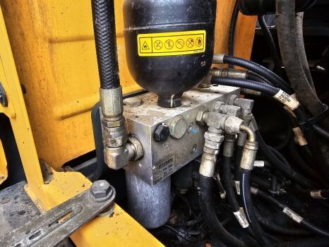 Hyundai Hx220l Hydraulic Priority Valve 31q6-20062 31Q6-20062 hidraulični razvodnik za Hyundai Hx220l bagera