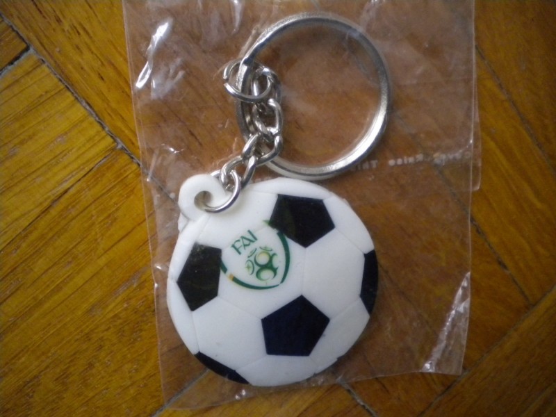 Football Association of Ireland, privezak NEOTPAKOVAN