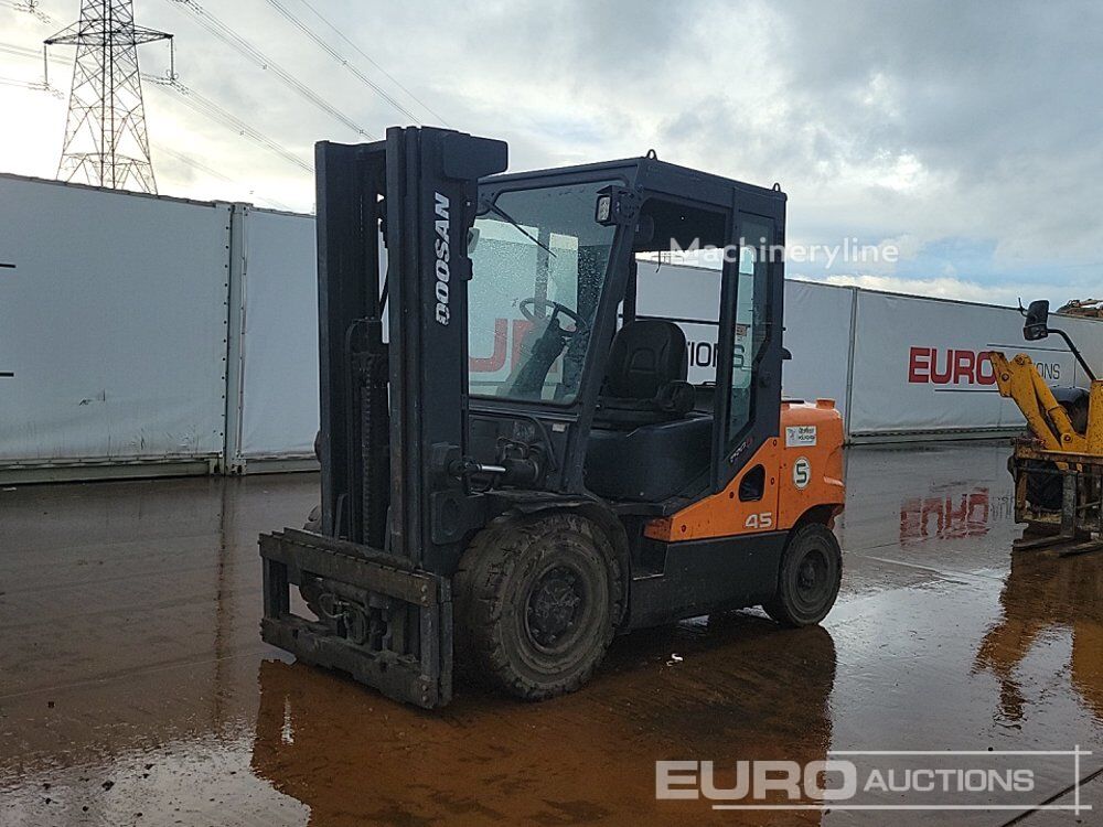 Prodaje se Doosan Diesel Forklift, 3 Stage Free Lift Mast, Side Shift dizel viljuškar na aukciji