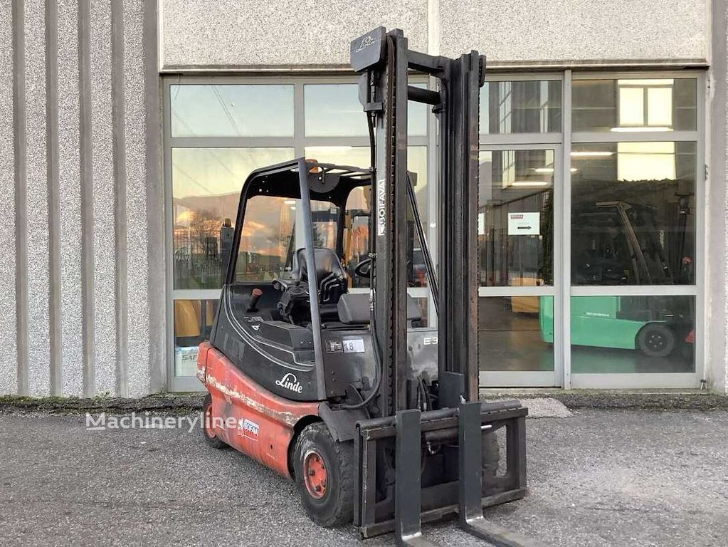 Linde E30-02 električni viljuškar
