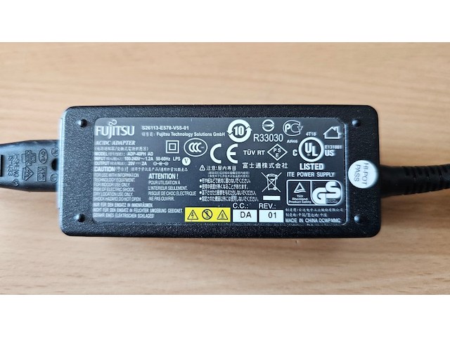 Fujitsu Siemens 20V 2A 40W, 5.5x2.5mm ADP-40PH AD
