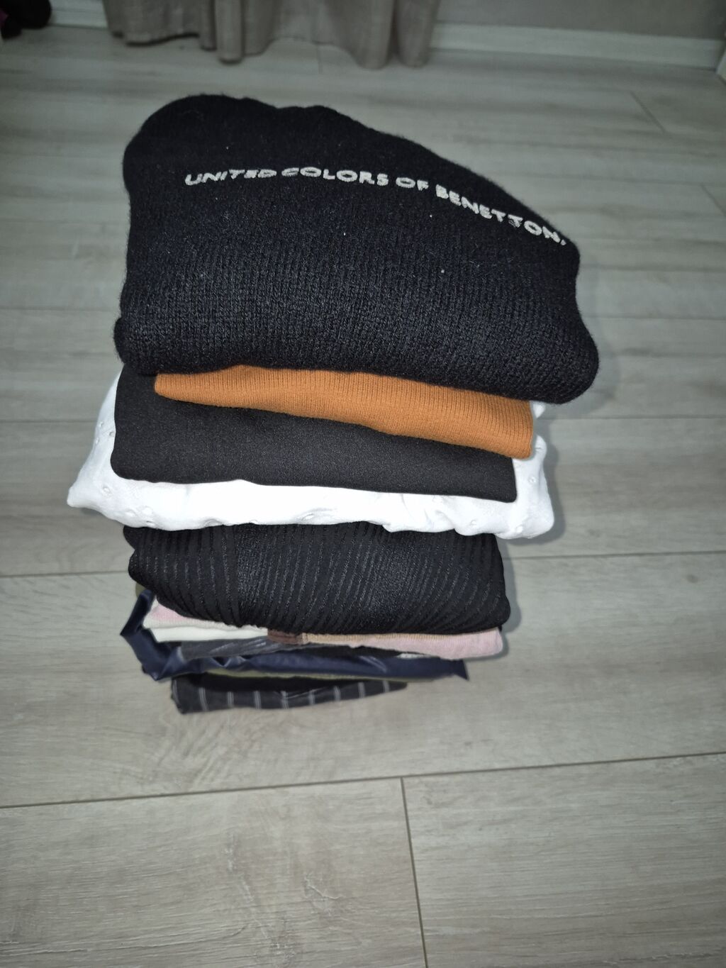 Paket ženske odeće – različiti komadi i stilovi (više brendova) U