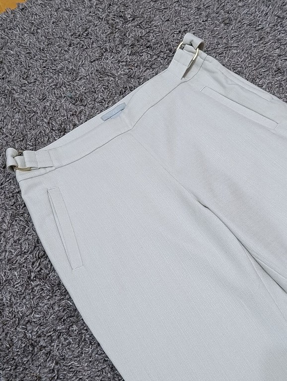 H&M bež pantalone,ima takav i sako pa može da se kompletira