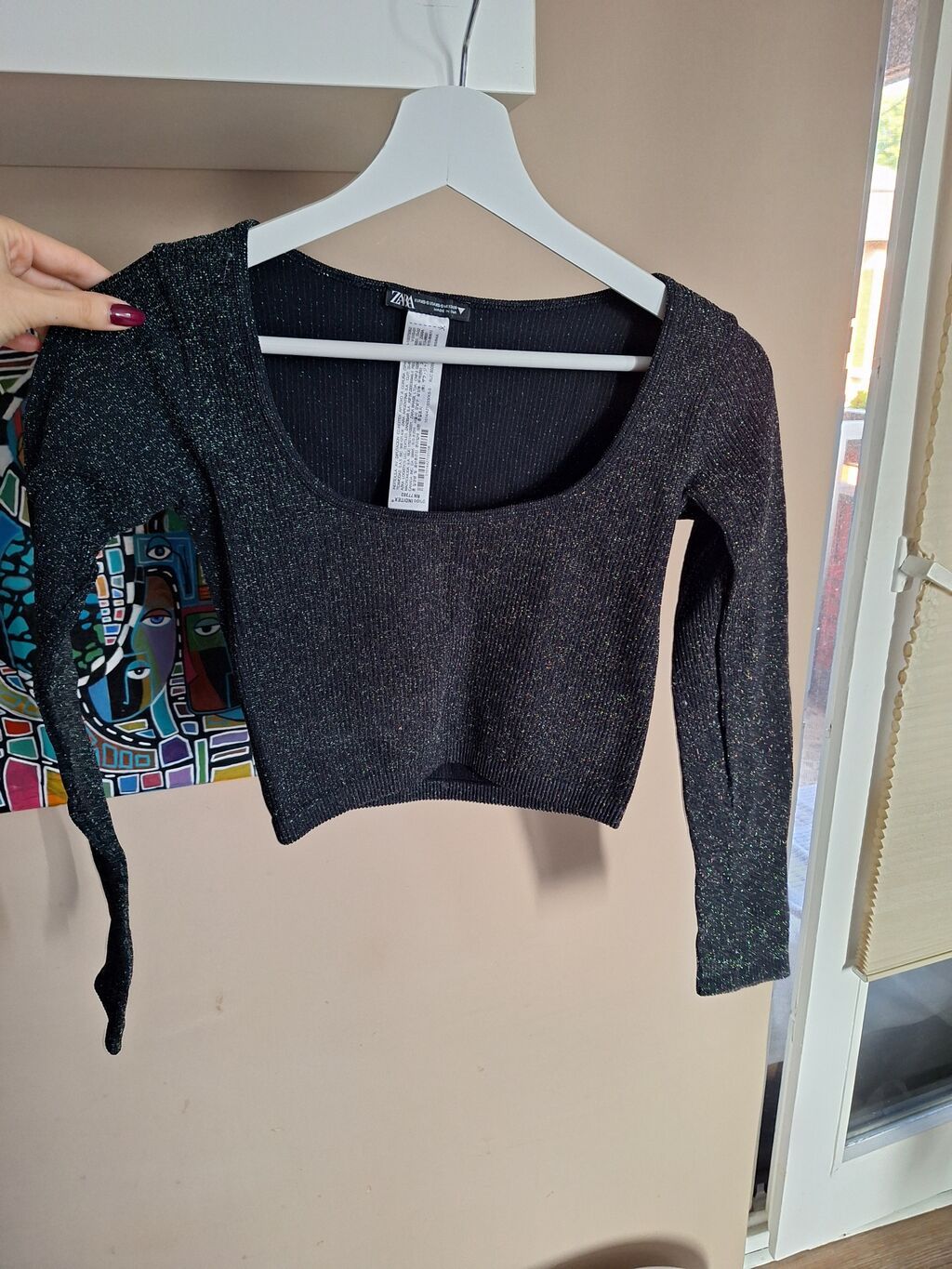 Zara sljokicavi crop top dugih rukava, velicina xs-s, malo nosen