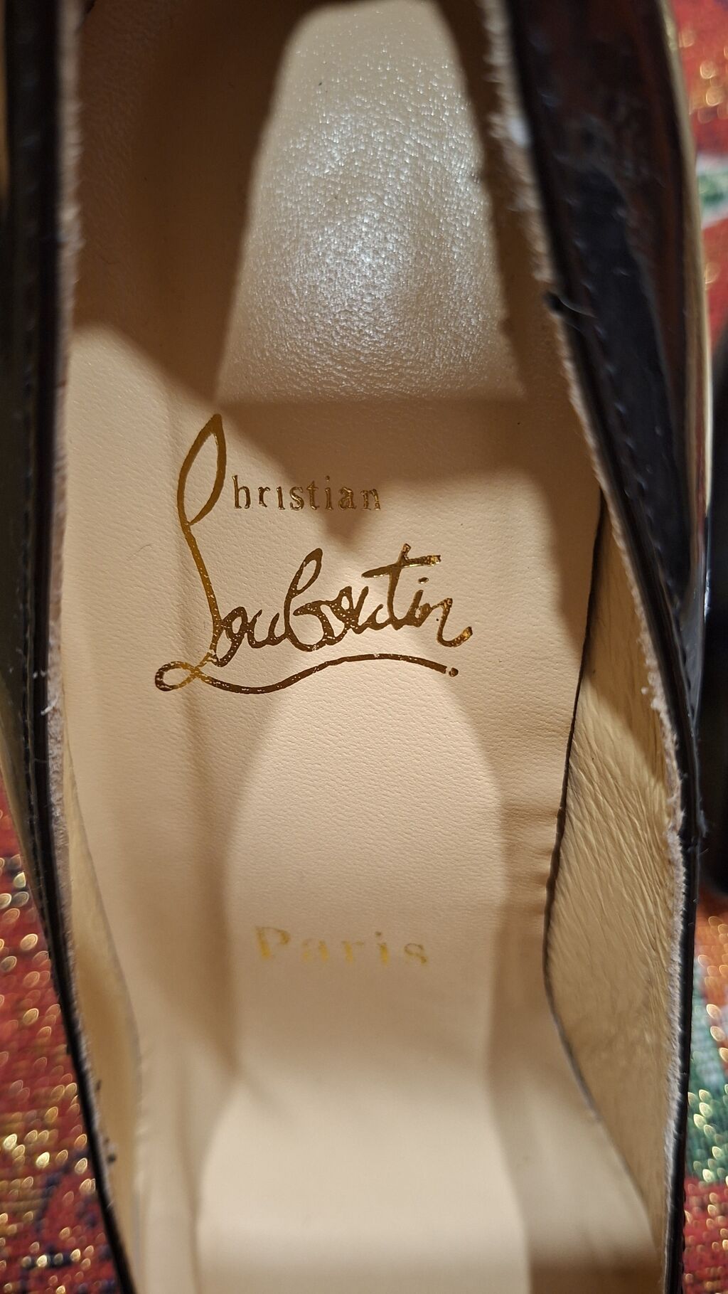 Christian Louboutin salonke – klasičan model sa potpeticom i