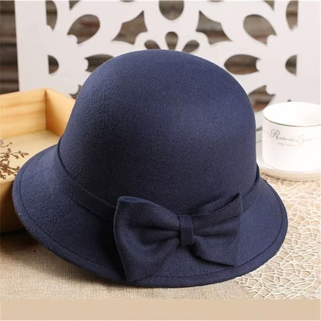 Elegantni ženski šešir “cloche” stila - Klasican zvonasti kroj koji